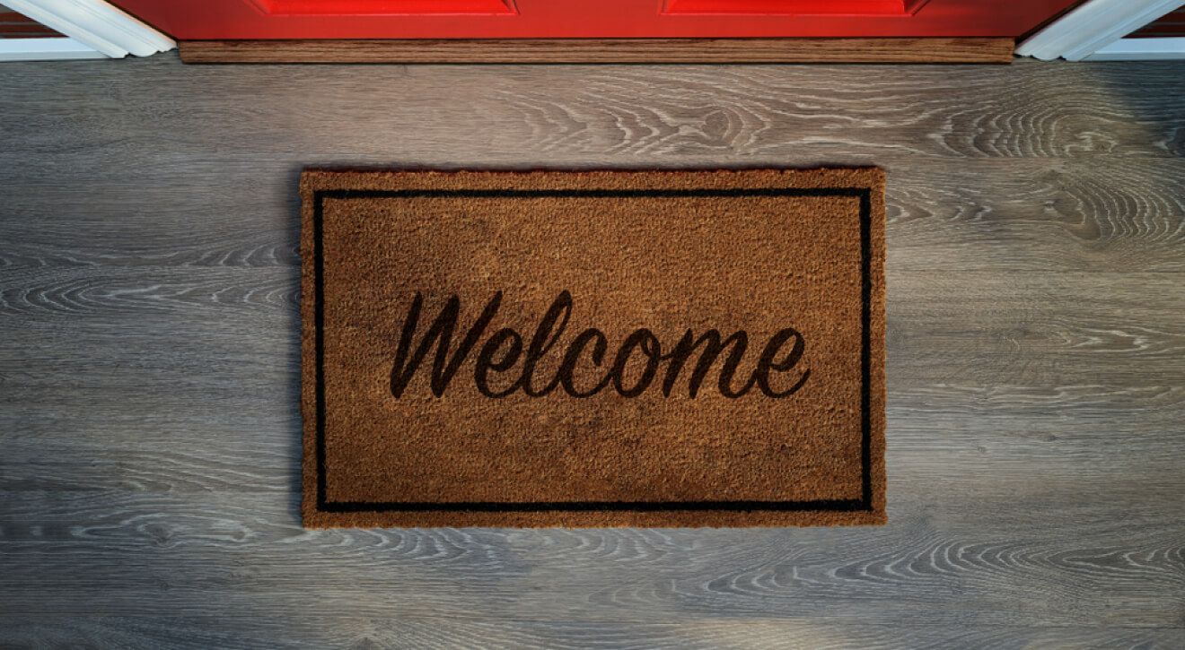 Creating effective welcome messages to enhance workplace onboarding