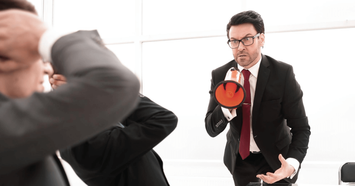 Top 17 signs of bad leadership and how it impacts employee attrition