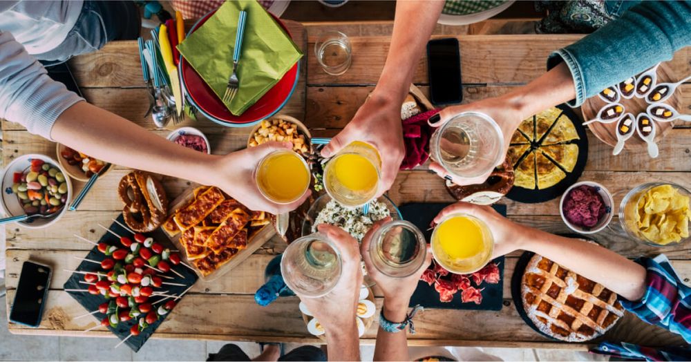 How conducting team lunch can boost your employee's morale and motivation