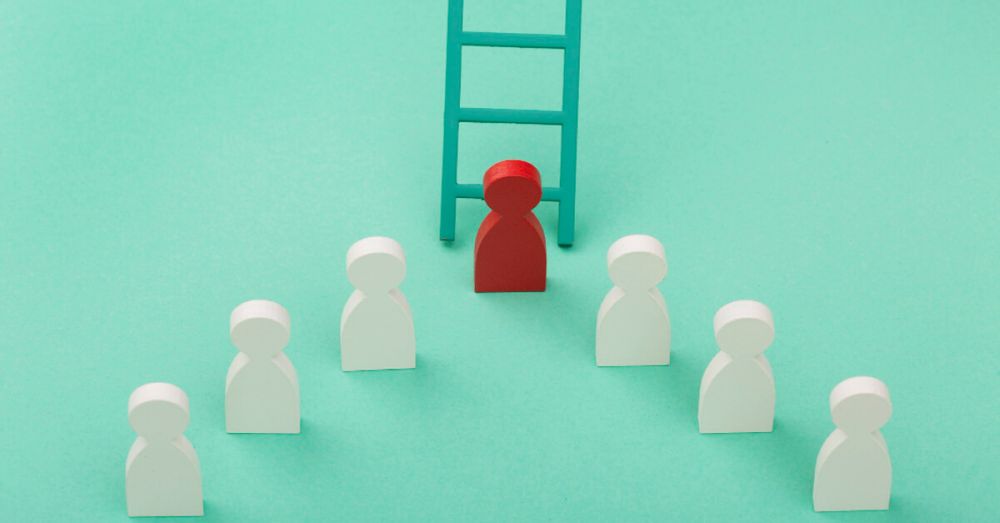 55+ Employee shout-out examples to drive positive culture in 2025