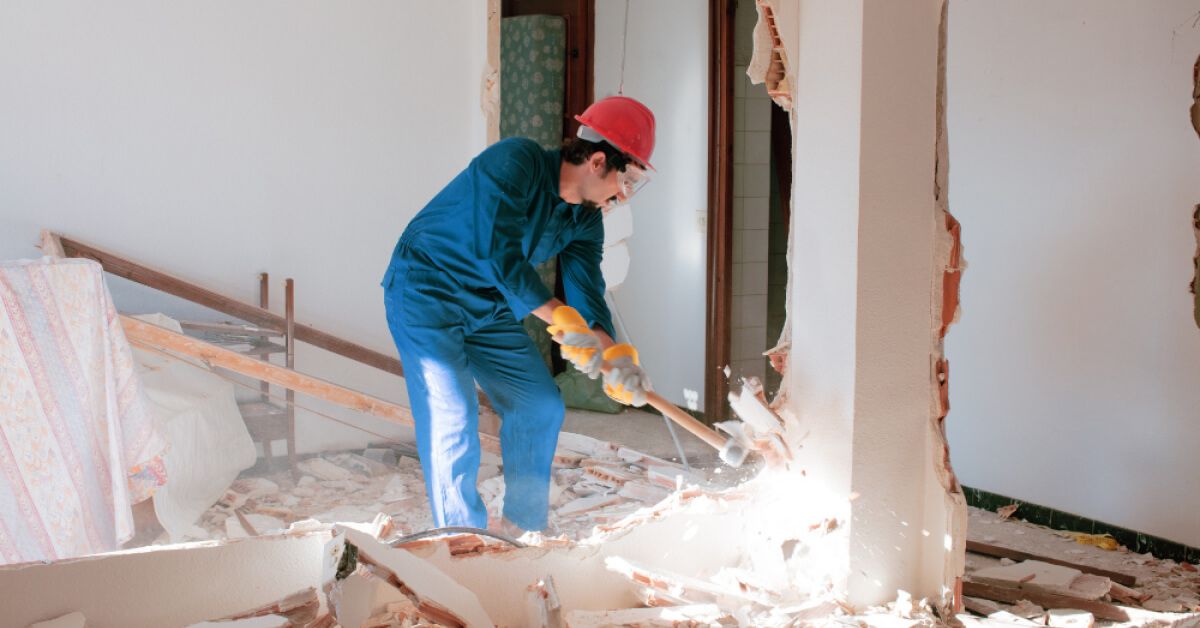 What is autocratic leadership style and how does it impact teams?