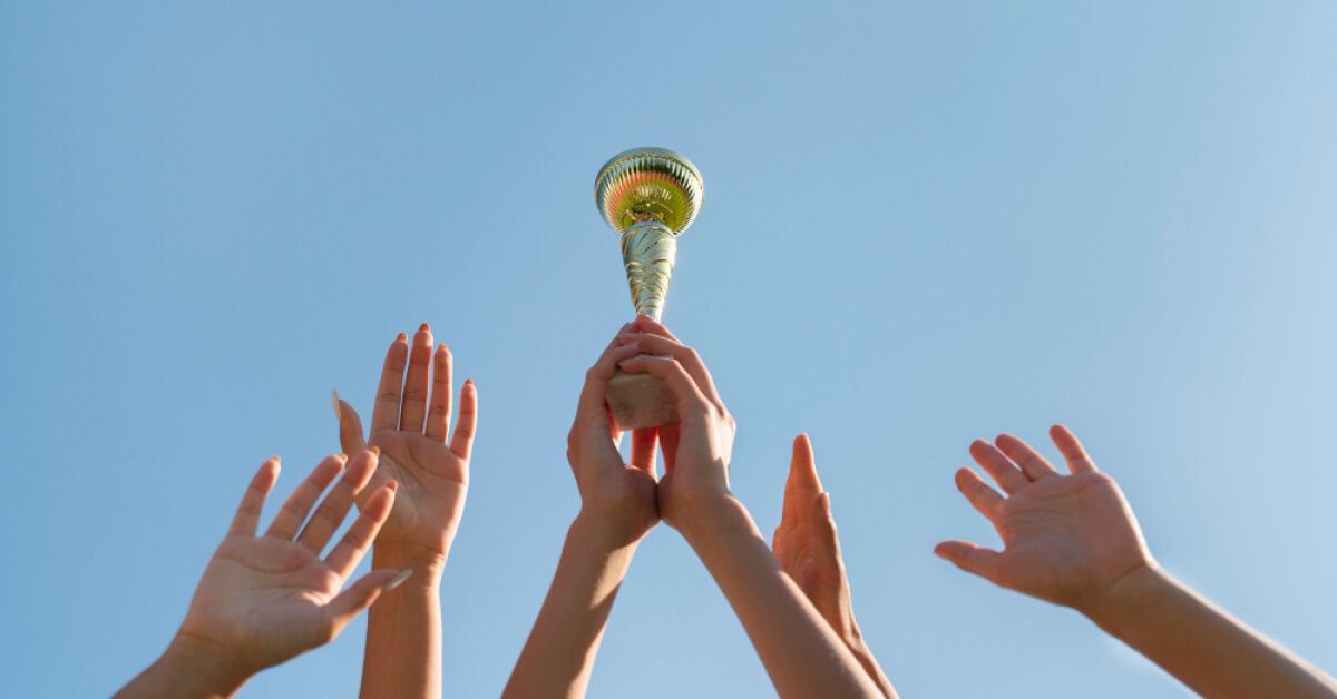 35+ Employee awards to recognize greatness in the workplace