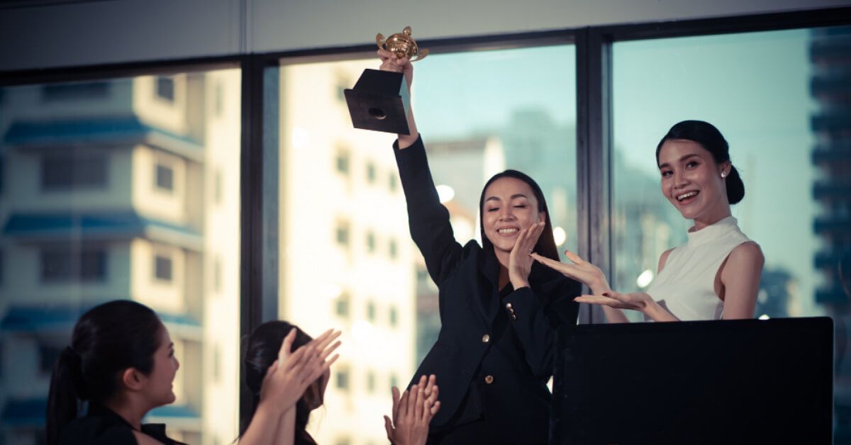 30+ Effective employee incentives that keep top talents motivated in 2025