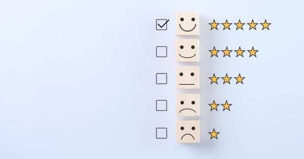 What is peer recognition at work: Meaning, examples and best practices